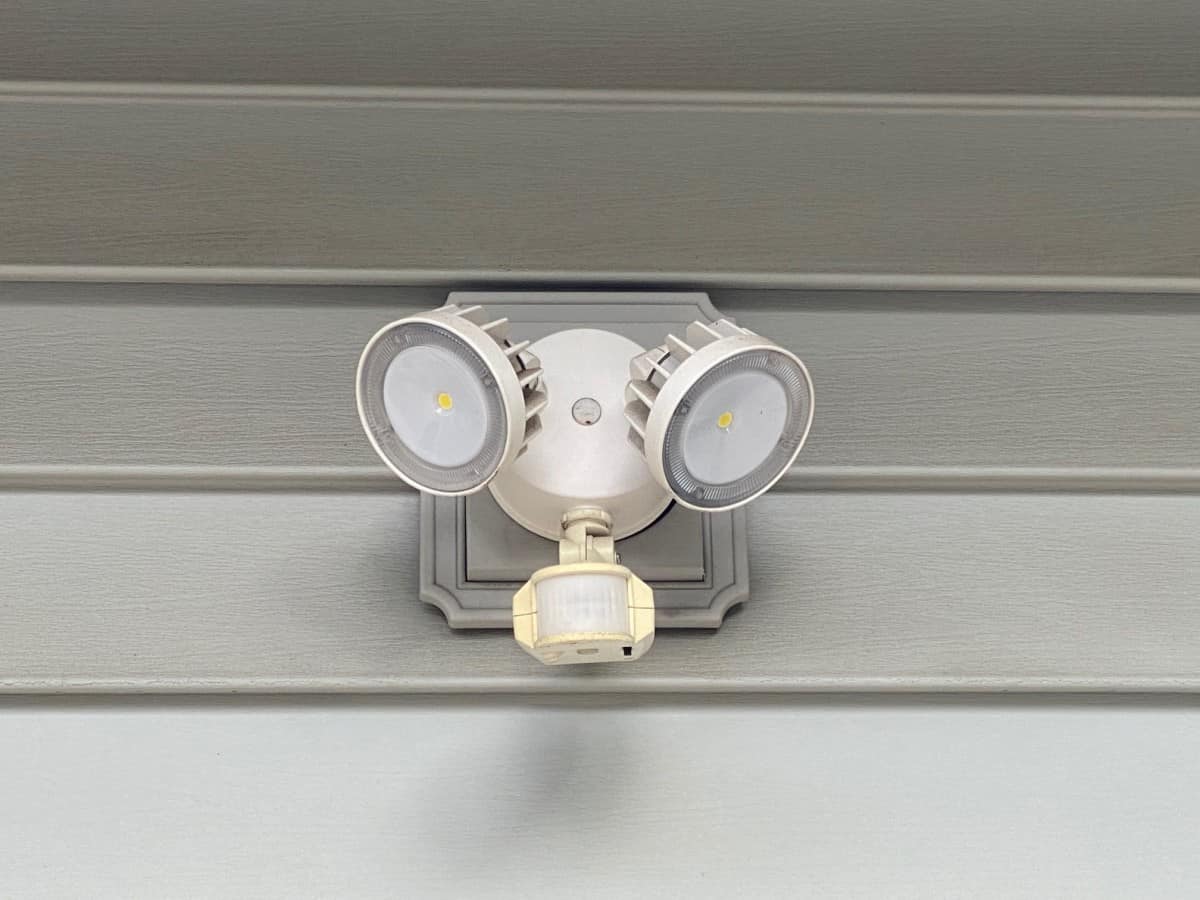 How To Make Automatic House Lights Stay On (DIY Guide) – The One Tech Stop